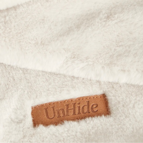 Unhide | Bedding | New Unhide Lil Marshmallow Plush Blanket In Snow ...